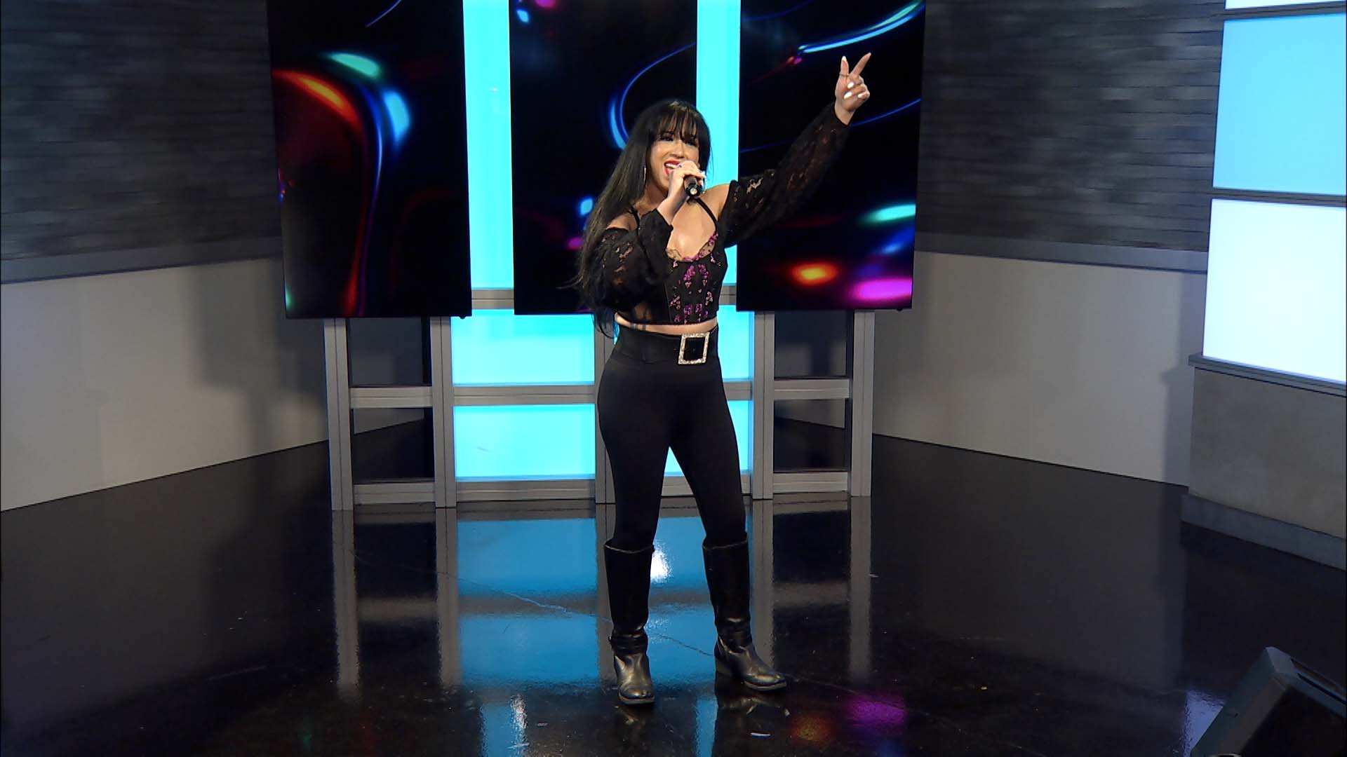 Selena Tribute Singer Prepares for Global Fest | Auroratv